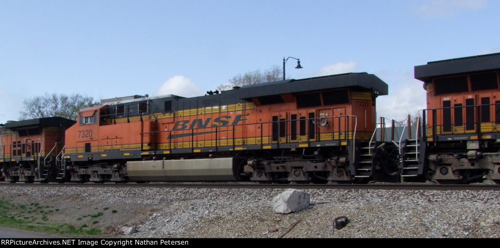 BNSF 7320